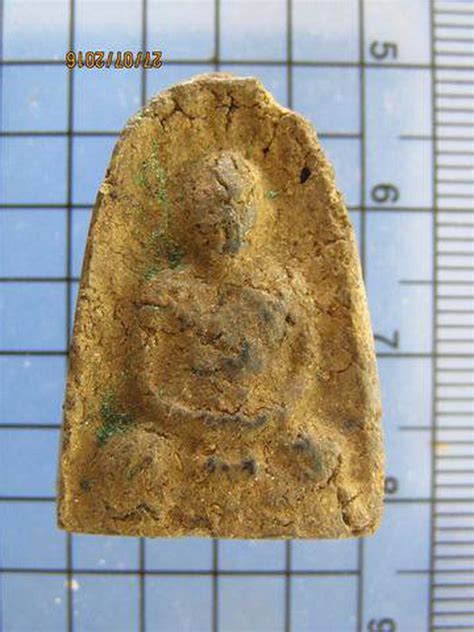 3660 พระรูปเหมือนหลวงพ่อ เนื้อผงว่านยา หลังและก้น ป้ำยันต์หม Ennxo