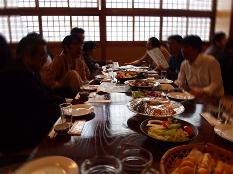 居酒屋で開かれる会社の忘年会で失敗しない服装とマナー