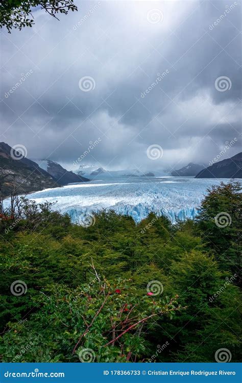 Glaciar Perito Moreno En Patagonia Argentina Ciudad De El Calafate
