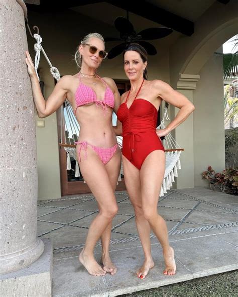 Hot Molly Sims Bikini Pics