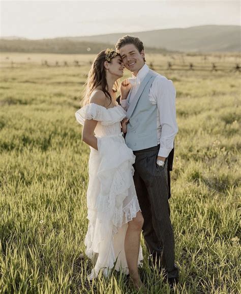 خبيرة مظـهر 🎀 On Twitter شكرت تايلور المصمم وقالت أدركت رؤيتي