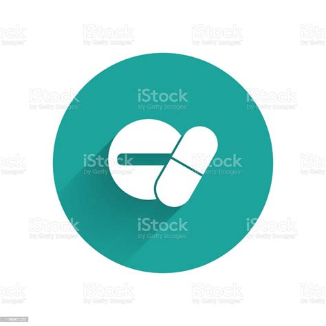 긴 그림자로 격리 된 백색 의학 알약 또는 태블릿 아이콘 캡슐 알 약 및 약물 기호 약국 디자인 녹색 원 버튼입니다 벡터