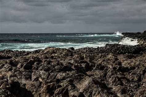 폭풍우가 몰아치는 동안 푸른 바다에서 파도가 추락하는 아름다운 공중 보기 0명에 대한 스톡 사진 및 기타 이미지 0명 경관 관광 Istock