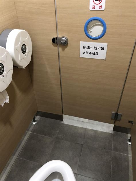 10 Potret Fasilitas Unik Di Toilet Umum Menarik Banget