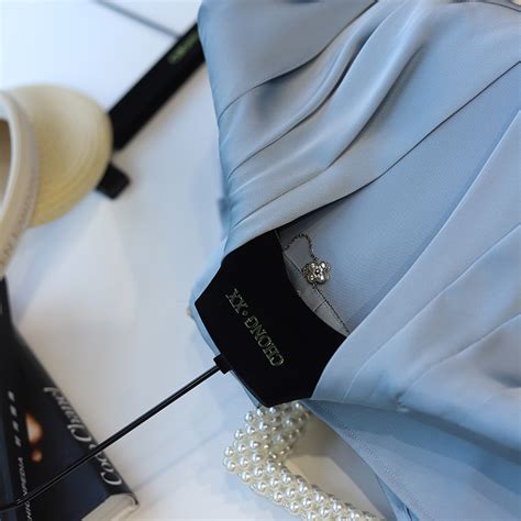 高阶气质！温婉知性缎面垂感v领长袖衬衫女衬衣上衣早秋新款635a虫小小 高端外贸女装