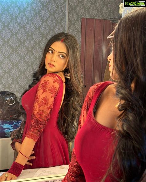 khushi dubey instagram let your eyes do the talk… 🍁 khushidubey
