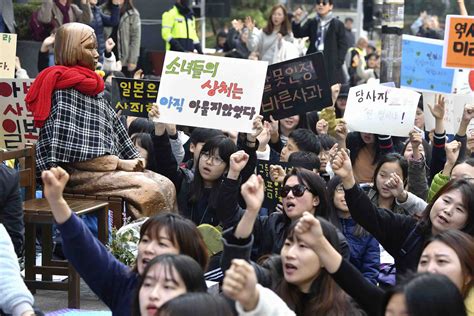 Rabble Rousers Go On Witch Hunt Vs Harvard Professor Who Challenges