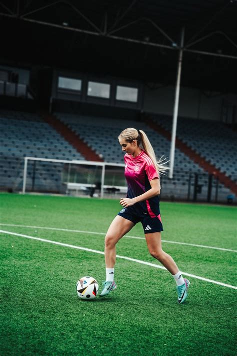 Laura R Forte Model Management