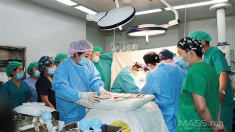 Цусны үүдэл эс шилжүүлэн суулгах мэс заслыг Монголдоо хийх асуудлаар АНУ Япон Монголын эмч нар