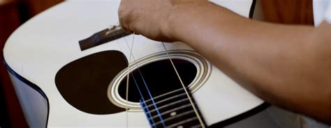 How To Tune A String Guitar Complete Beginners Guide Music Grotto