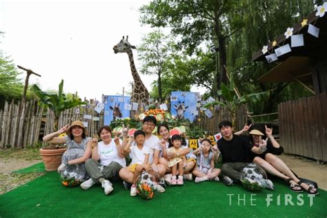 세계 기린의 날 에버랜드 아기 기린 마루 공개 더퍼스트미디어