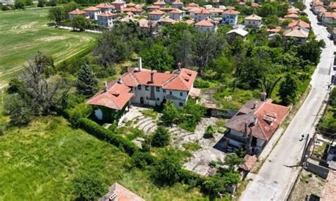 Петролният бос купил Двореца в Баня го превръща в музей ᐉ Новини