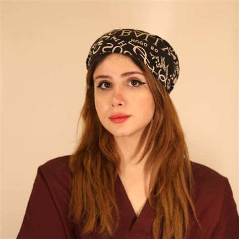 نیوشا دوستدار کلینیک دکتر وحید دهقان