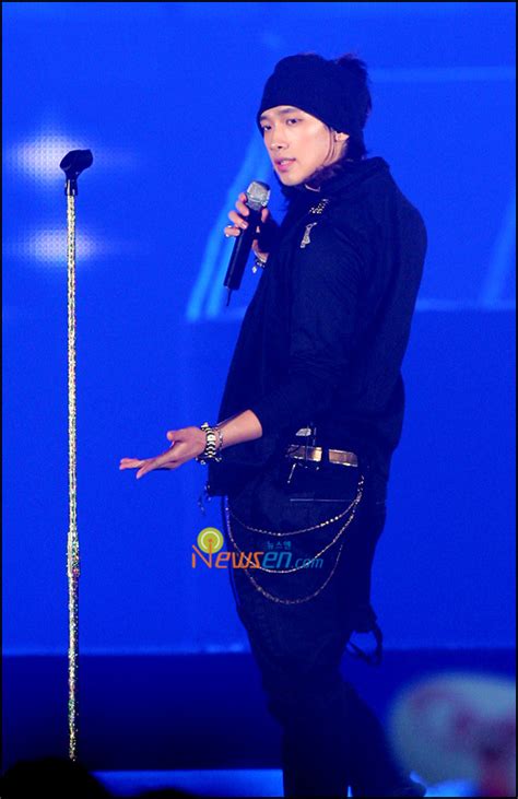 꽁지머리 비 섹시한 마이크 댄스[포토엔] 손에 잡히는 뉴스 눈에 보이는 뉴스 뉴스엔