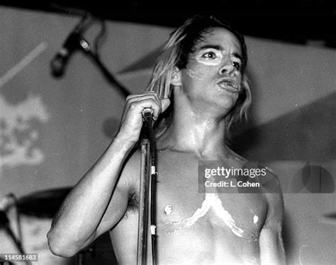 Us Anthony Kiedis Photos And Premium High Res Pictures Getty Images