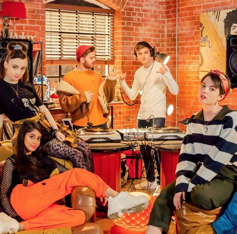 Flatmates Tv Show 60 Photos Moonagedaydreamfilm