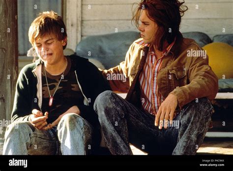 Leonardo Dicaprio O Que Esta Comendo Uva Gilbert