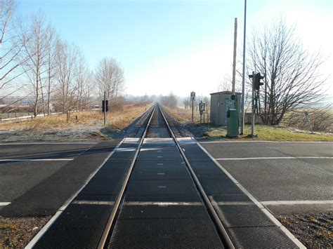 무료 이미지 선로 고속도로 기차 아스팔트 여행 수송 근교 차량 끝이없는 전기 레인 하부 구조 넓은 방랑벽 ~ 같았다 철도 운송 철도 트랙