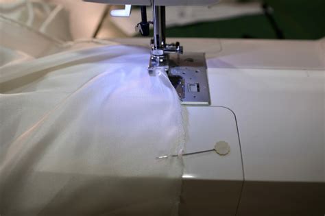 Sewing The Skirt Lining Easy Pleated Skirt Sew Along Part 2 So Sew Easy