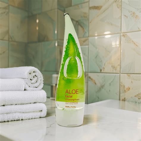 Holika Holika Aloe Facial Cleansing Foam 5 07 Fl Oz Lunara Cosmetics