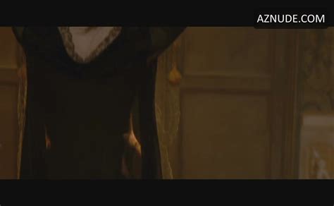 Angelina Jolie Sexy Scene In The Tourist AZNude