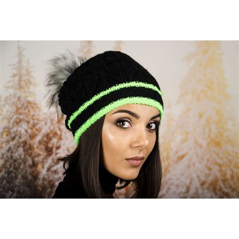 Дамска Зимна Шапка с Еко Пух Черна със Зелени Кантове Bonhats