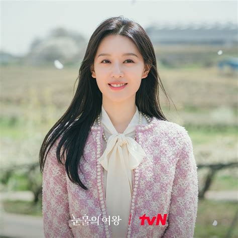 Kim Ji Won Lọt Mắt Xanh Các Biên Kịch Hàng đầu Hàn Quốc Harpers