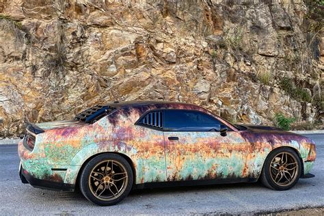 Легендарният Dodge Challenger, атрактивно облепен с фолио на 3M