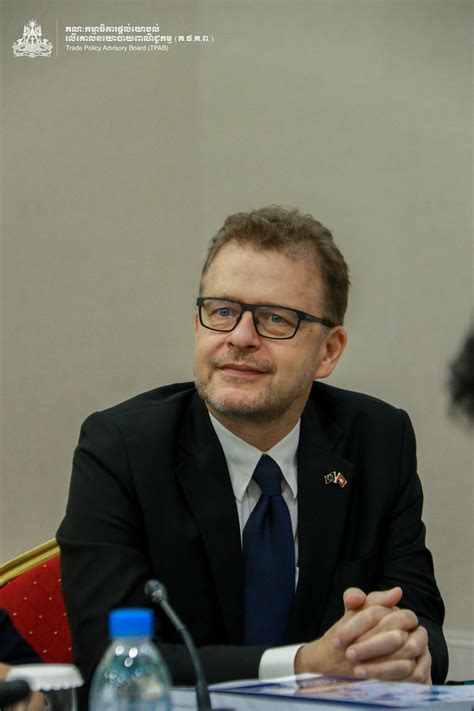 គណៈ គណៈកម្មាធិការផ្តល់យោបល់លេីគោលនយោបាយពាណិជ្ជកម្ម គផគព