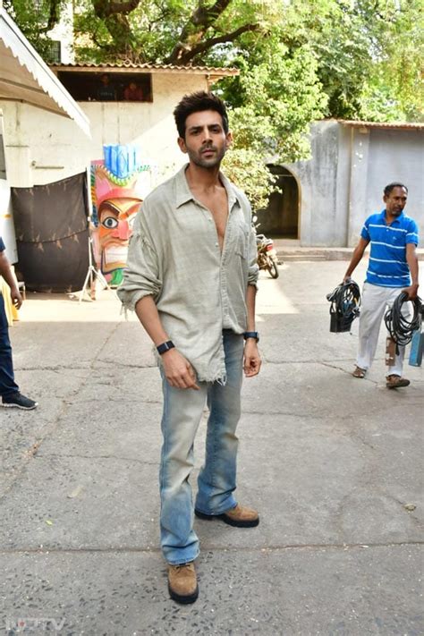 Kartik Aaryan Answered The Work Call Like This