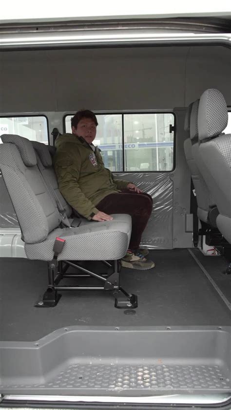 依维柯依维柯得意2020款 依维柯得意 客车 A35 2 5t 手动 中顶双胎 5 9座 国v车辆解锁 上锁视频说明书 解锁 启动 易车