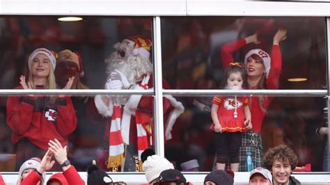 Taylor Swift Spotted Cheering For Kansas City Chiefs On Christmas Day