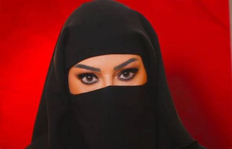 رمضان 2024 سمية الخشاب تظهر بالنقاب على بوستر مسلسل بـ100 راجل