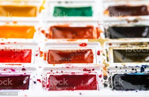 페인트 브러시로 수채화 페인트를 설정합니다 예술 컨셉 공예에 대한 스톡 사진 및 기타 이미지 공예 구아슈 러시아 Istock