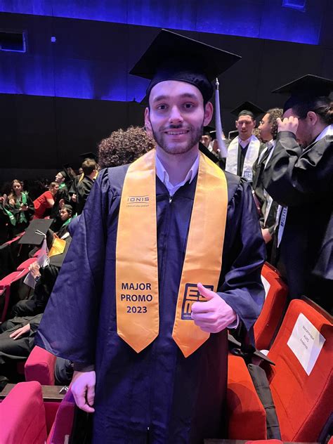 Diplômé Esmesudria Nathan Thury