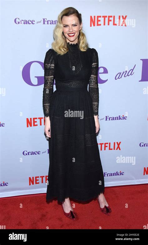 Brooklyn Decker At The Netflixs Grace And Frankie Season 4 Premiere