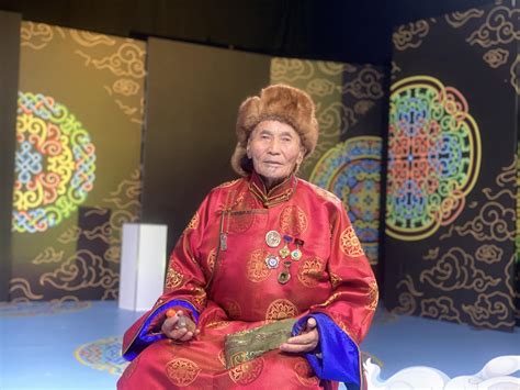 М Оюунбаатар 🎖 1936 оны хулгана жил Сүхбаатар аймгийн Мөнххаан сумын нутагт мэндэлсэн Төв