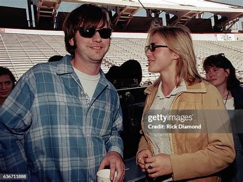 Jewel Kilcher 1996 Photos And Premium High Res Pictures Getty Images