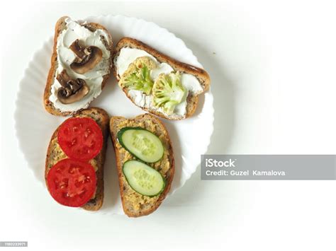 흰색에 야채와 과일을 곁들인 샌드위치 채식주의 건강한 식단 공간을 복사합니다 0명에 대한 스톡 사진 및 기타 이미지 0명 건강한 생활방식 과일 Istock