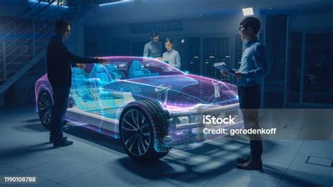 전기 자동차 섀시의 증강 현실 3d 모델 프로토 타입에 작업 자동차 디자인 엔지니어의 그룹 자동차 혁신 시설 3d Cad