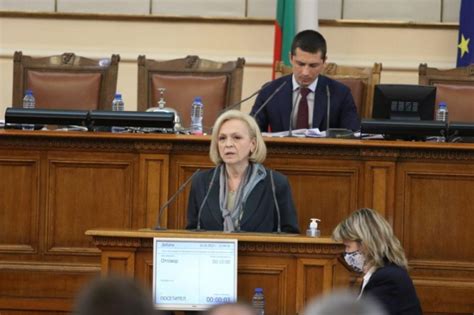 Председателят на Държавната агенция за бежанците подава оставка