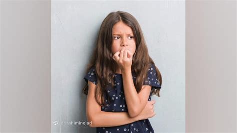 ناخن جویدن در کودکان و راهکارها