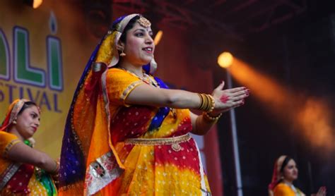Dansen Lekker Eten En Elkaar Ontmoeten Tijdens Diwali Nieuws Uit De Regio Amstelveen