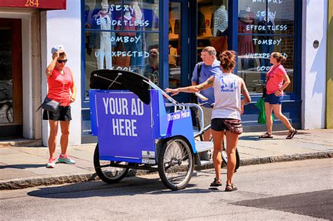 찰스턴 Sc의 미팅 스트리트에서 페디캡을 고용하는 사람들 3륜 자전거에 대한 스톡 사진 및 기타 이미지 3륜 자전거 거리 교통 Istock