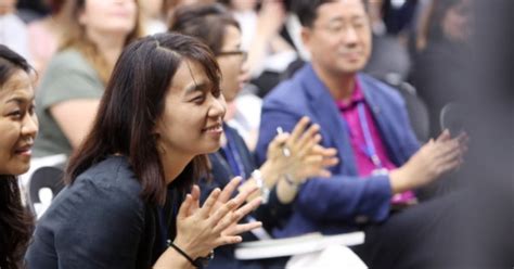 광주의 딸 한강 노벨문학상 수상에 고향 광주·전남 지역민 감격