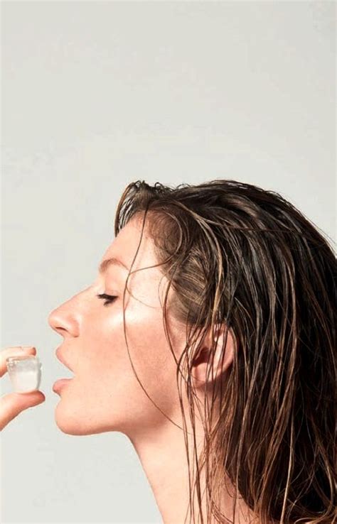 Gisele Bündchen For Vogue Brazil May 2015 Left Profile Vogue Brazil Gisele Bundchen Gisele