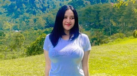 Deretan Artis Cantik Yang Nyoblos Komeng Ada Wika Salim Hingga Kim Ochi Berlian