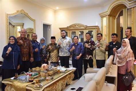 Padang Gandeng Unes Kembangkan Sistem Iot Kelola Sampah