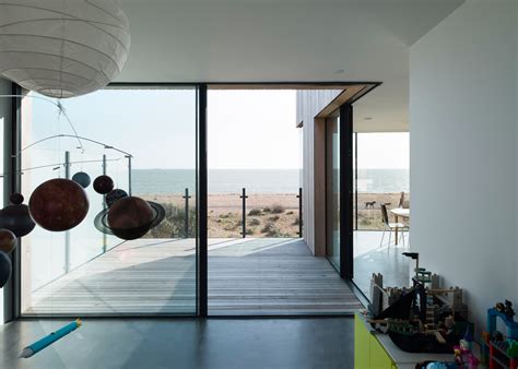 Shoreham Beach House By Abir Architects Has Beach Pebble Walls