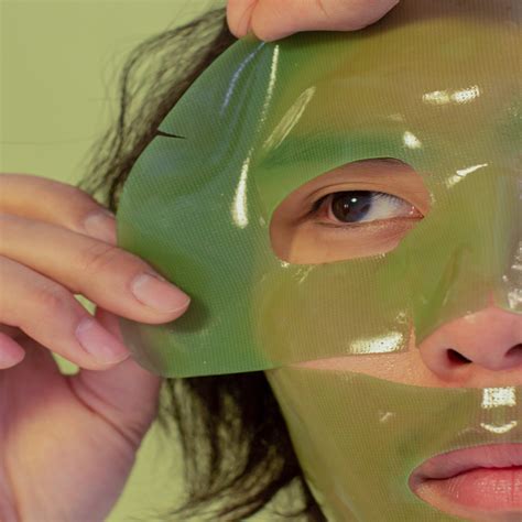 How To Prevent Skin Wrinkles And Hyperpigmentation In Your Early